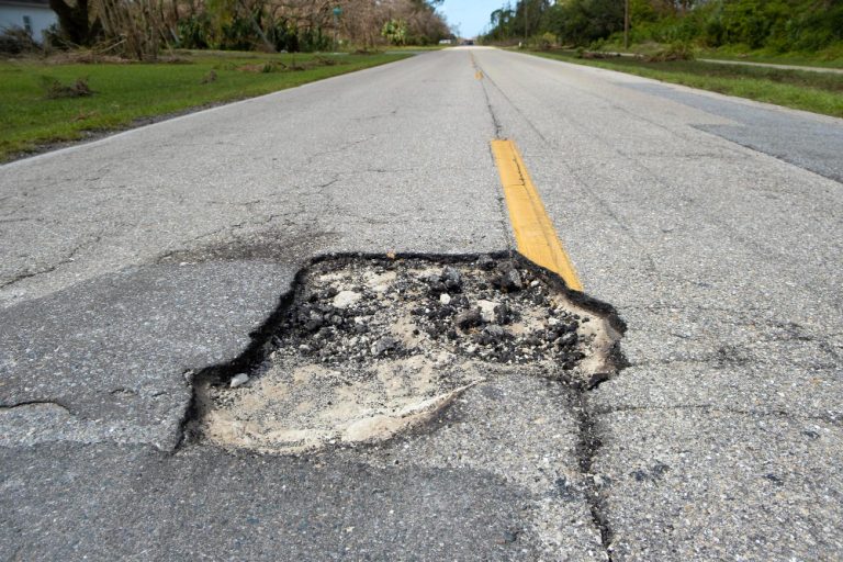 How to Deal with Common Road Hazards in the Philippines